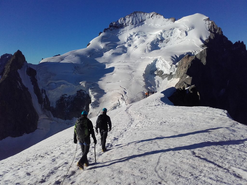 Alpinisme facile dans le massif des Ecrins à la Roche Faurio
